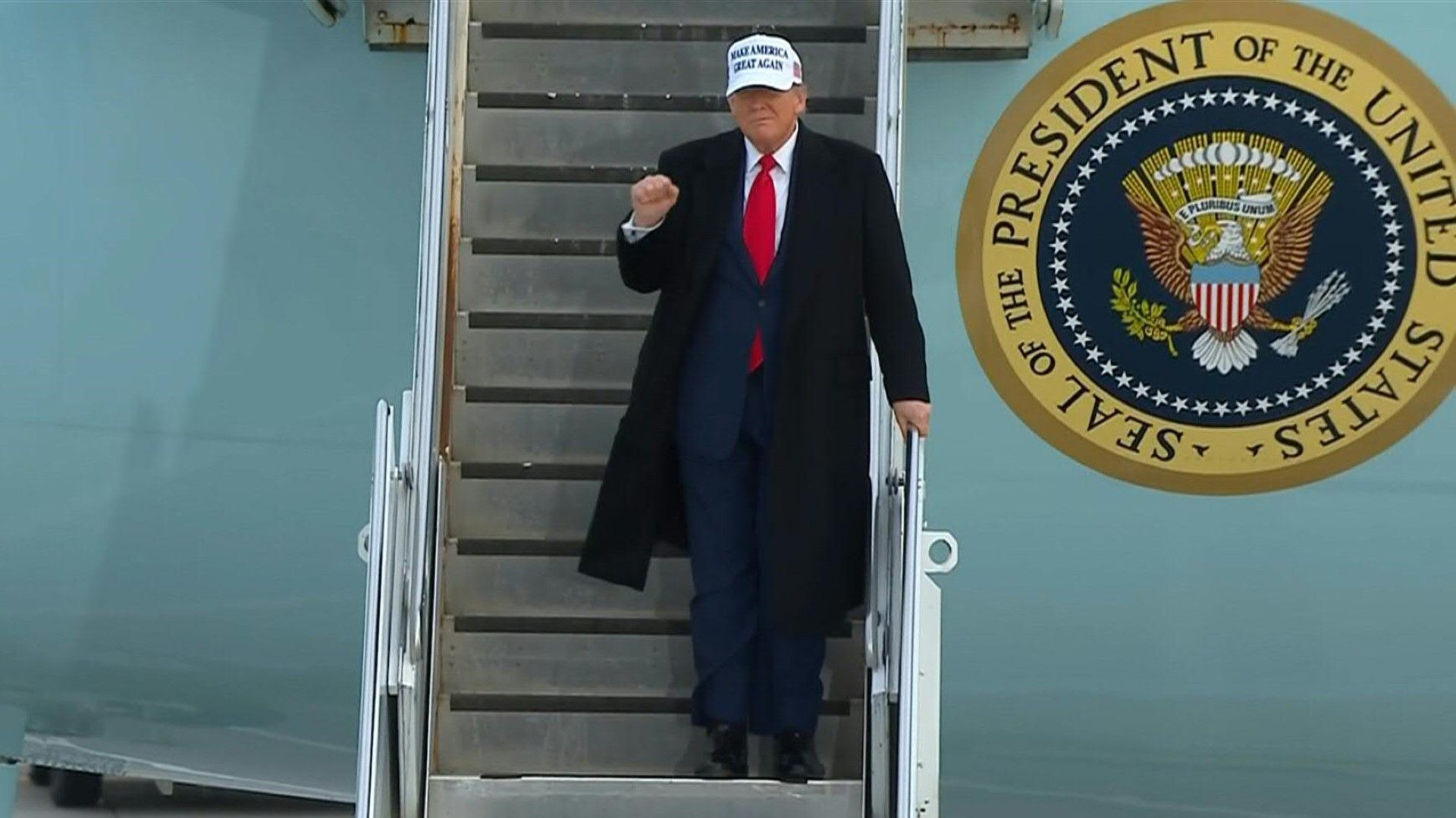 Video: Donald Trump arrives in Canada for G7 summit